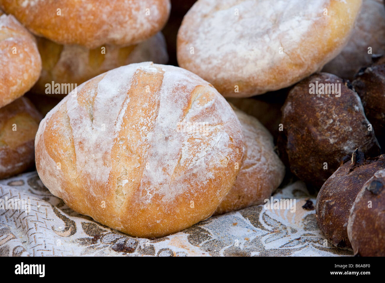White bread loaves hi-res stock photography and images - Alamy
