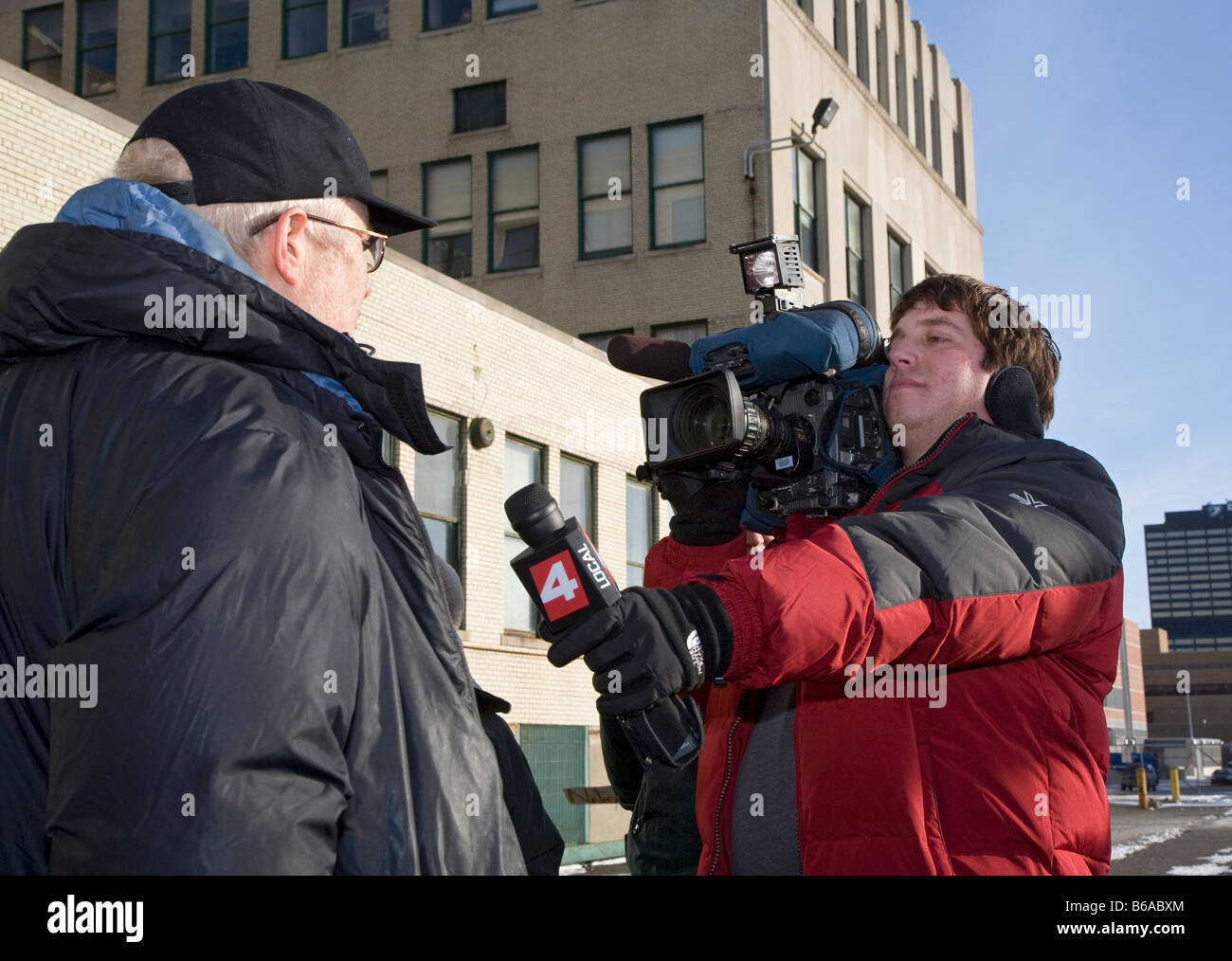 Tv News Reporter Stock Photos & Tv News Reporter Stock Images - Alamy