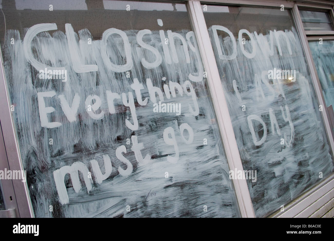 White window closed down shop hi-res stock photography and images - Alamy
