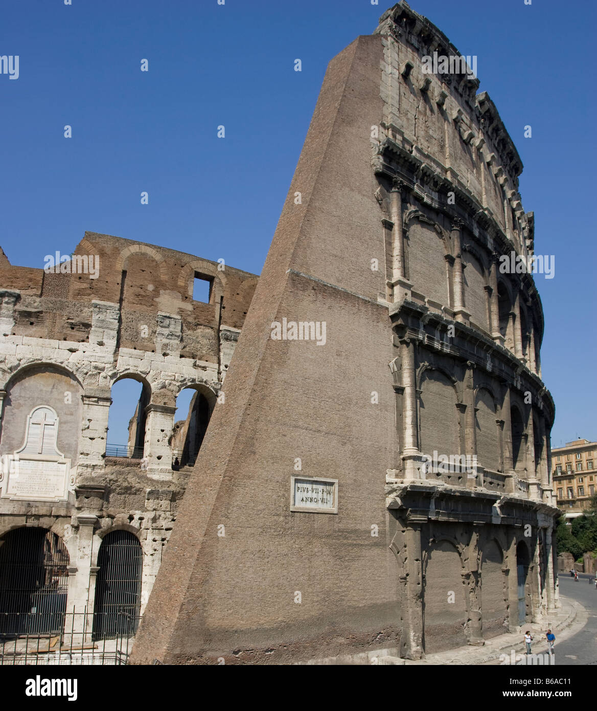 Old ancient historical colosseum hi-res stock photography and images ...