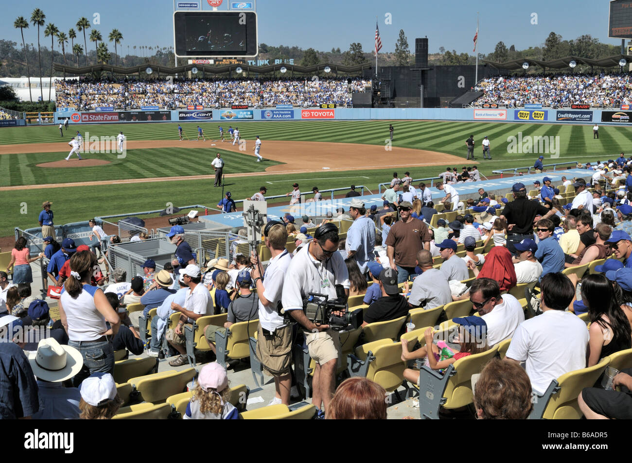 Dodger stadium fans hi-res stock photography and images - Alamy