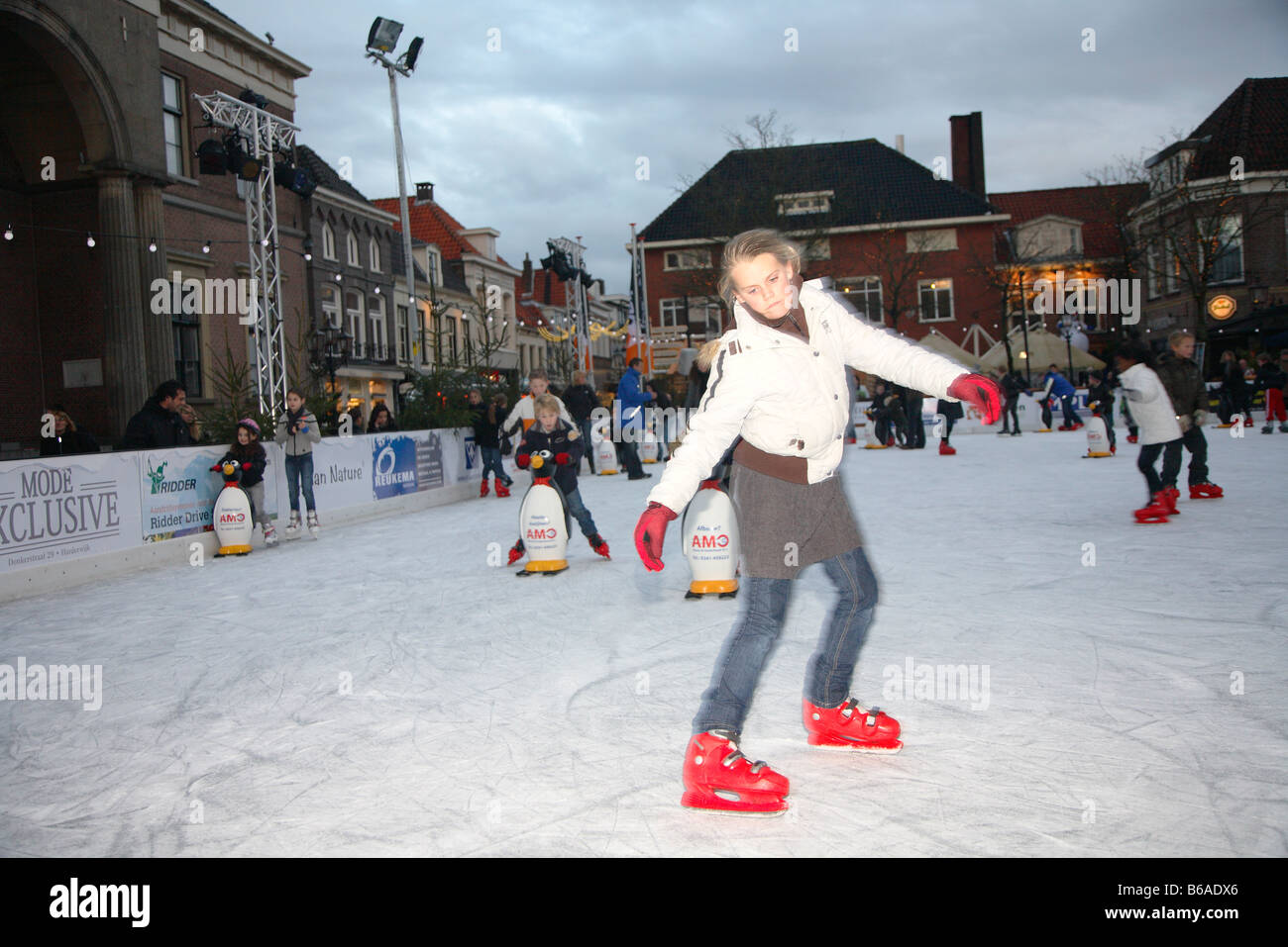 Dutch girls skating hi-res stock photography and images - Alamy