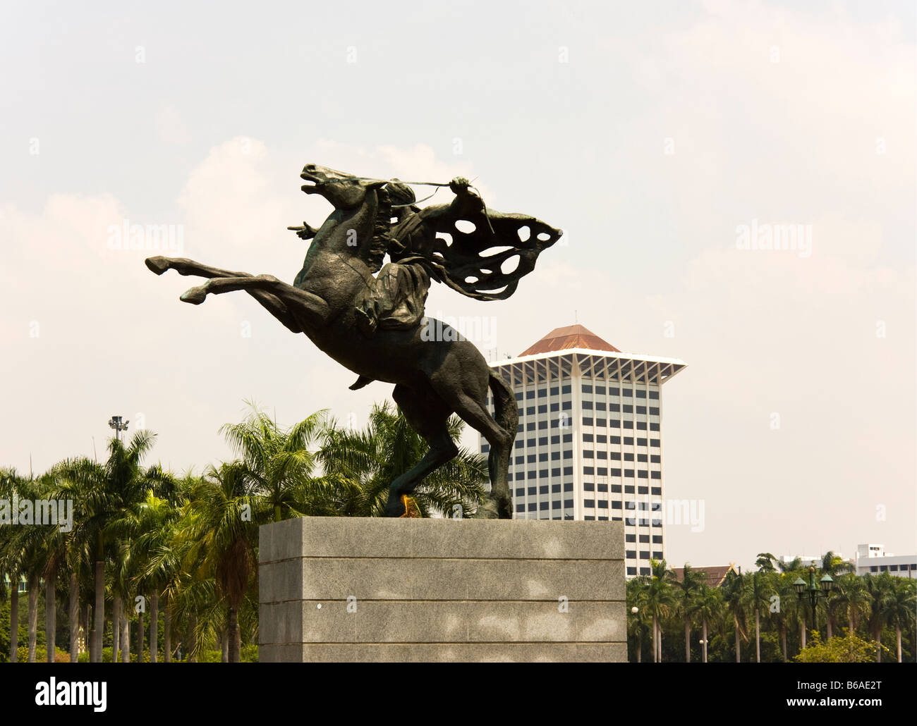 Tugu Monument on Independence Square in Jakarta Stock Photo - Alamy