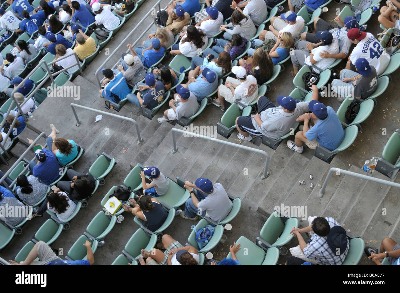 Overhead crowd hi-res stock photography and images - Alamy