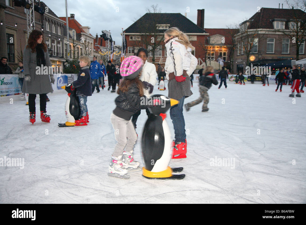 Dutch girls skating hi-res stock photography and images - Alamy
