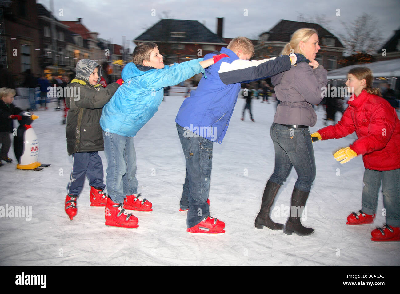 Dutch girls skating hi-res stock photography and images - Alamy