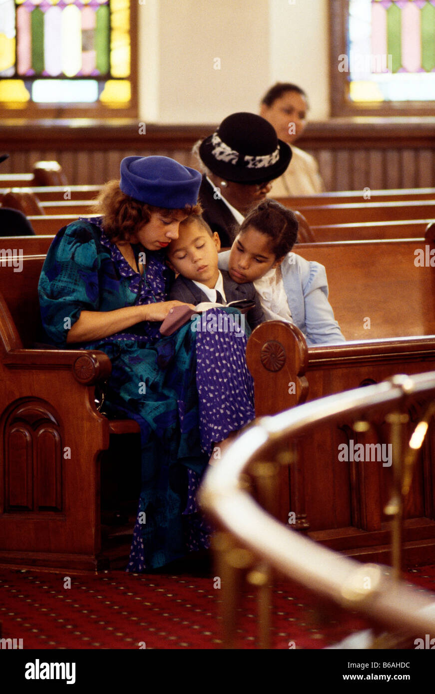Black church congregation hi-res stock photography and images - Alamy