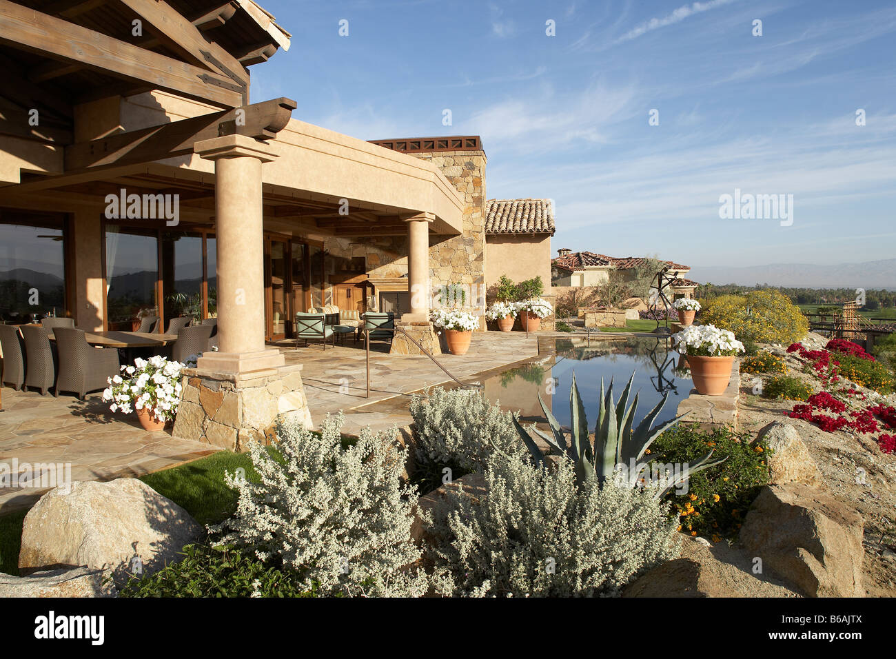 The patio dining hi-res stock photography and images - Alamy