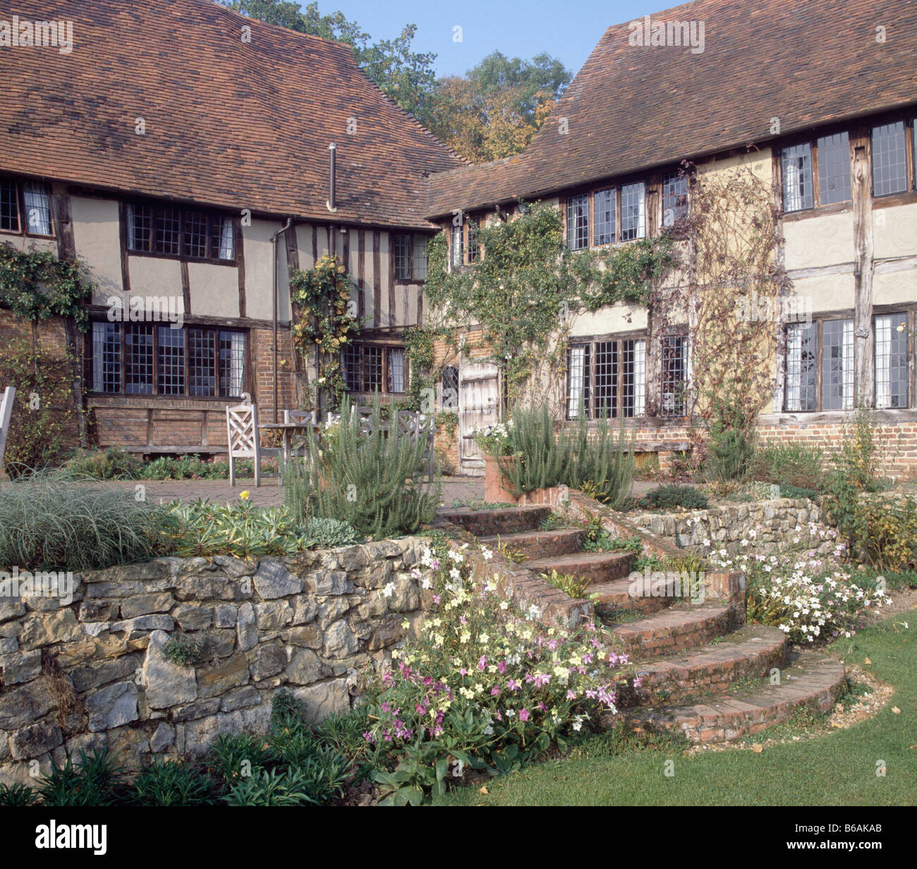 Kent - Long Barn : Close Corner View Stock Photo - Alamy