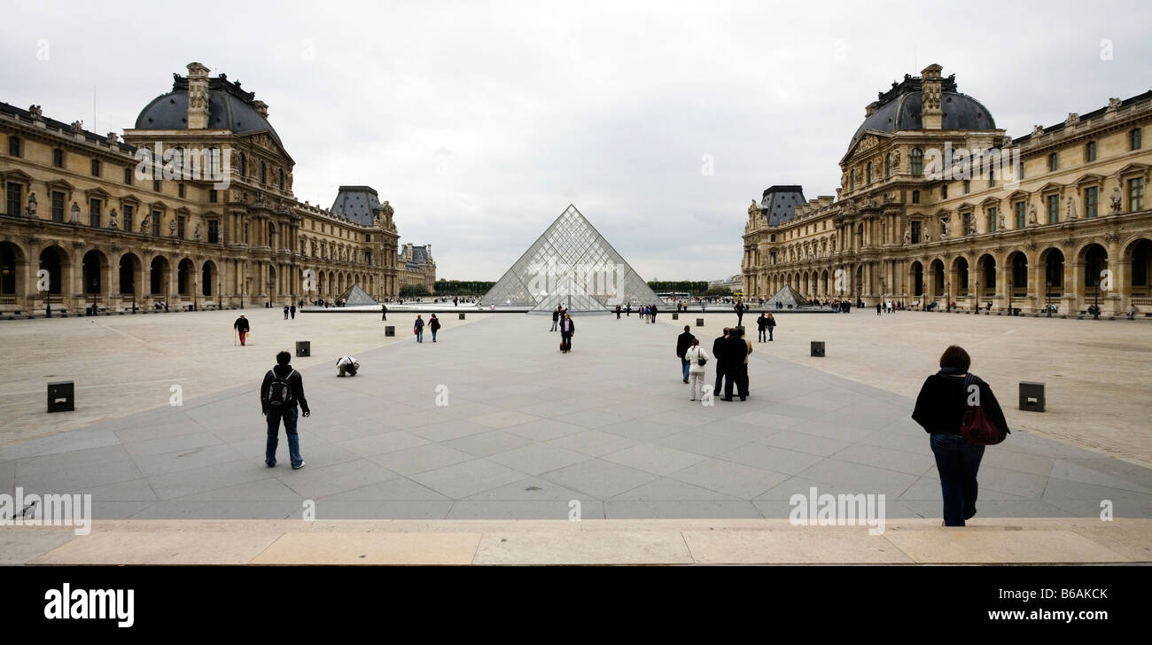 Pyramide de paris hi-res stock photography and images - Alamy