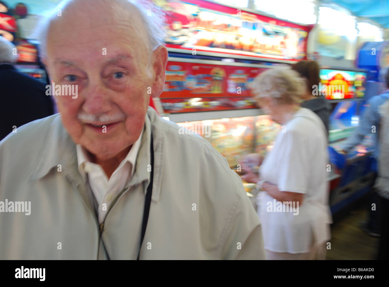 Amusement arcade people on seafront hi-res stock photography and images ...