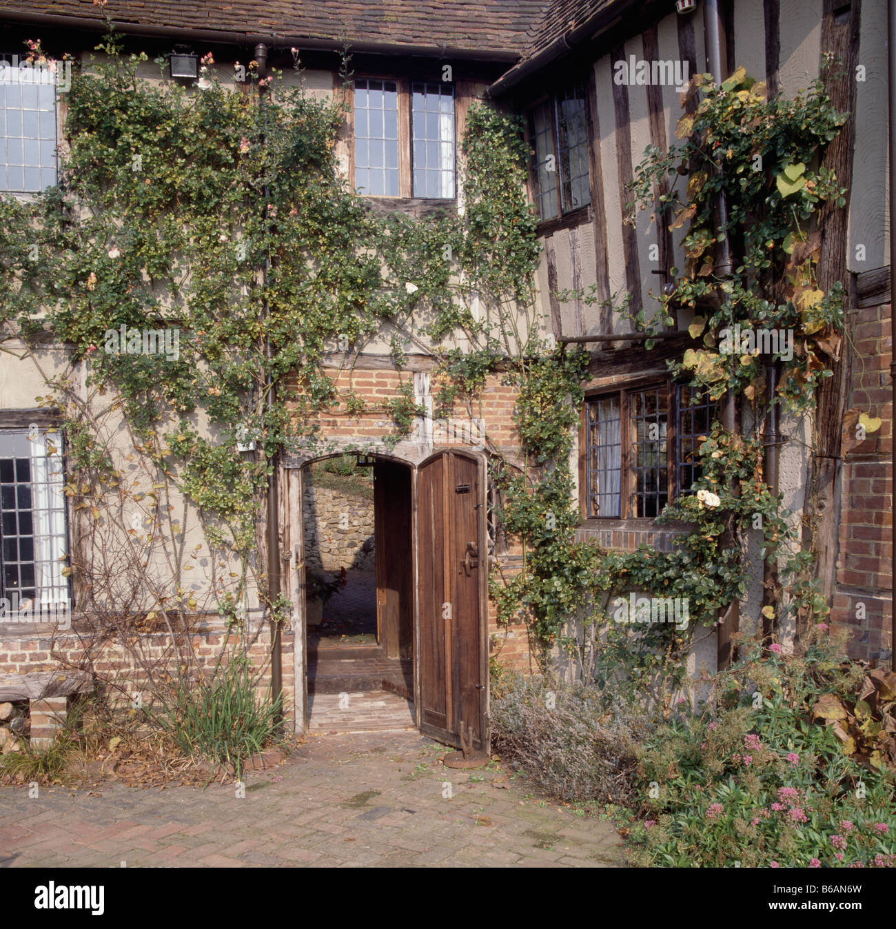 Kent - Long Barn : Doorway Stock Photo - Alamy