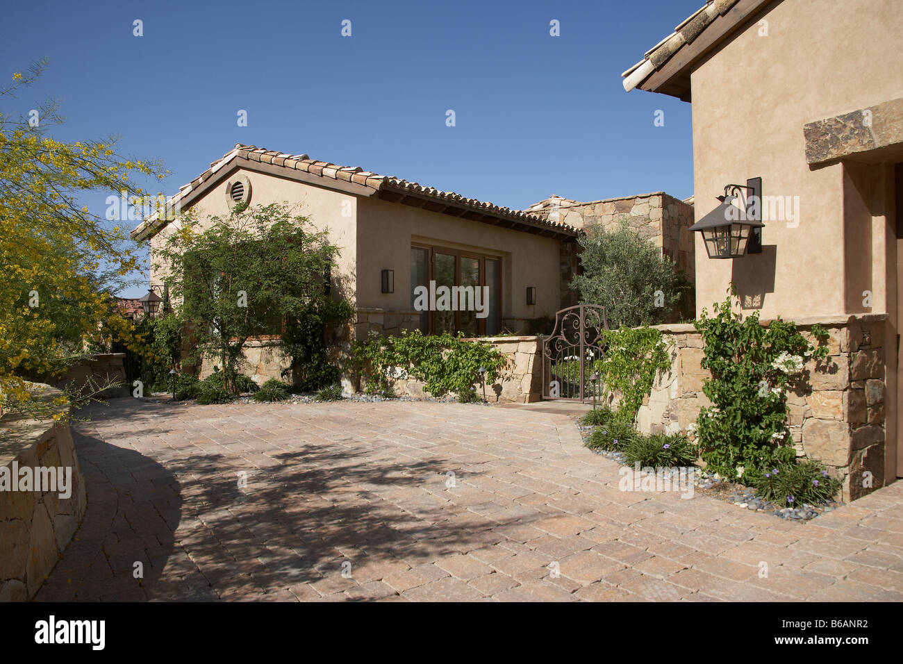 Tuscan villa driveway hi-res stock photography and images - Alamy