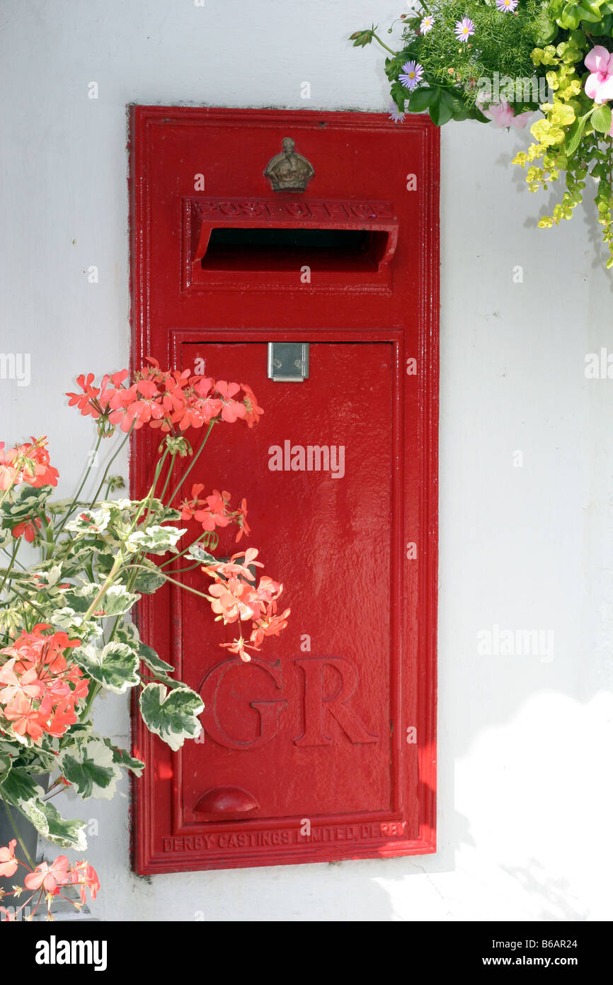 English Post Box Stock Photo - Alamy