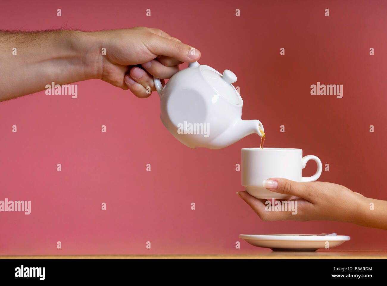 Hand pouring teapot hi-res stock photography and images - Alamy