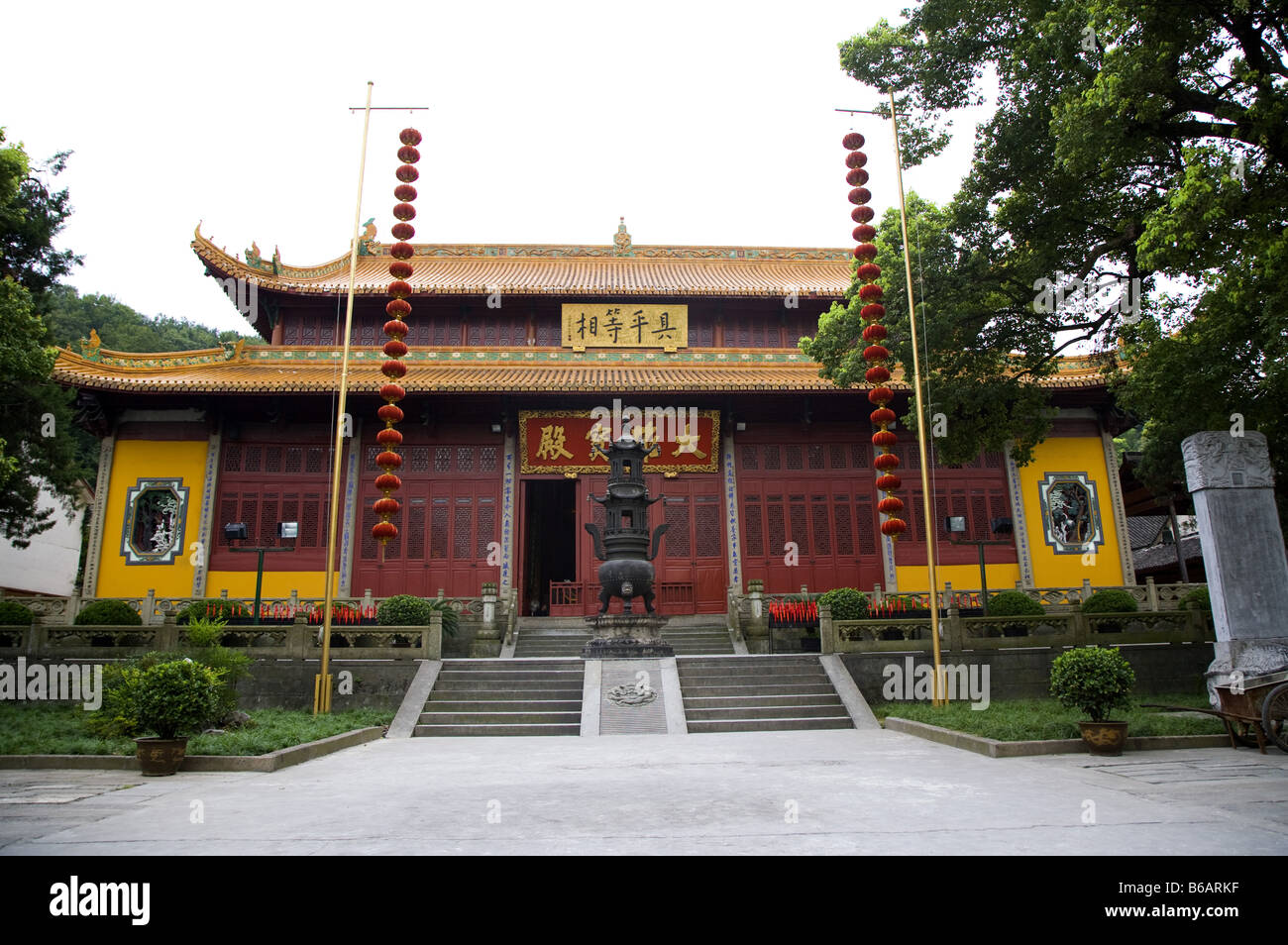 A temple in West Lake Hangzhou Zhejiang Province Stock Photo - Alamy