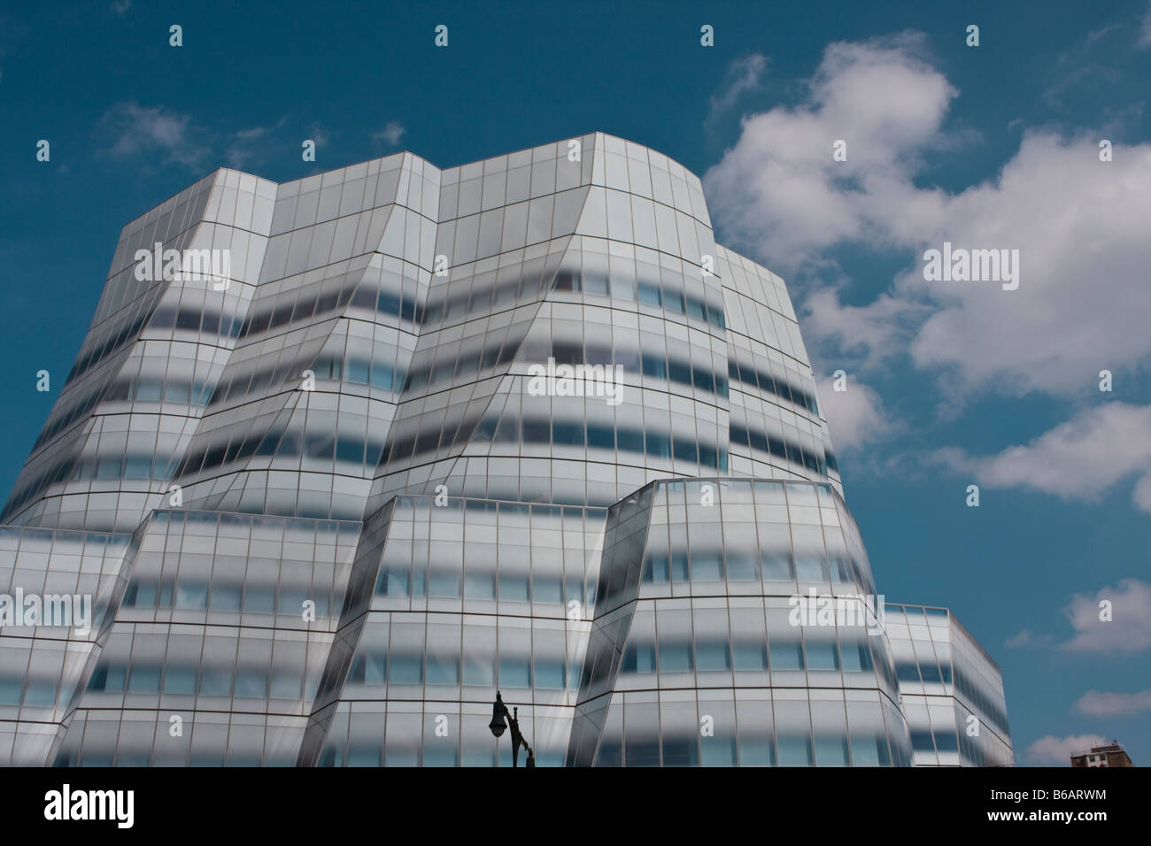 Frank Gehry's IAC building in NYC Stock Photo - Alamy