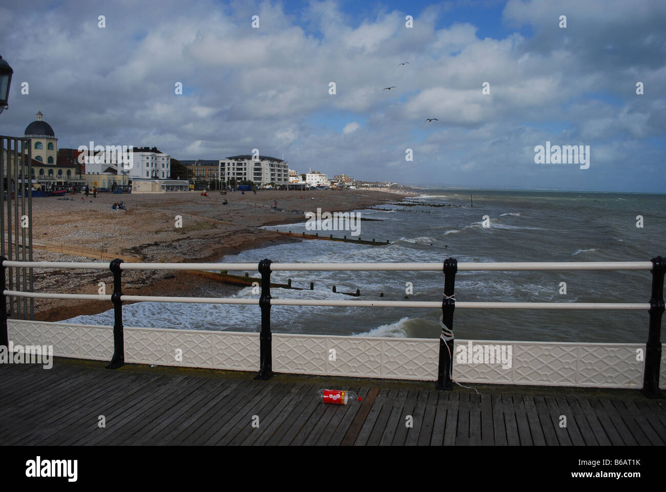 Beach and pier pavilion worthing hi-res stock photography and images ...
