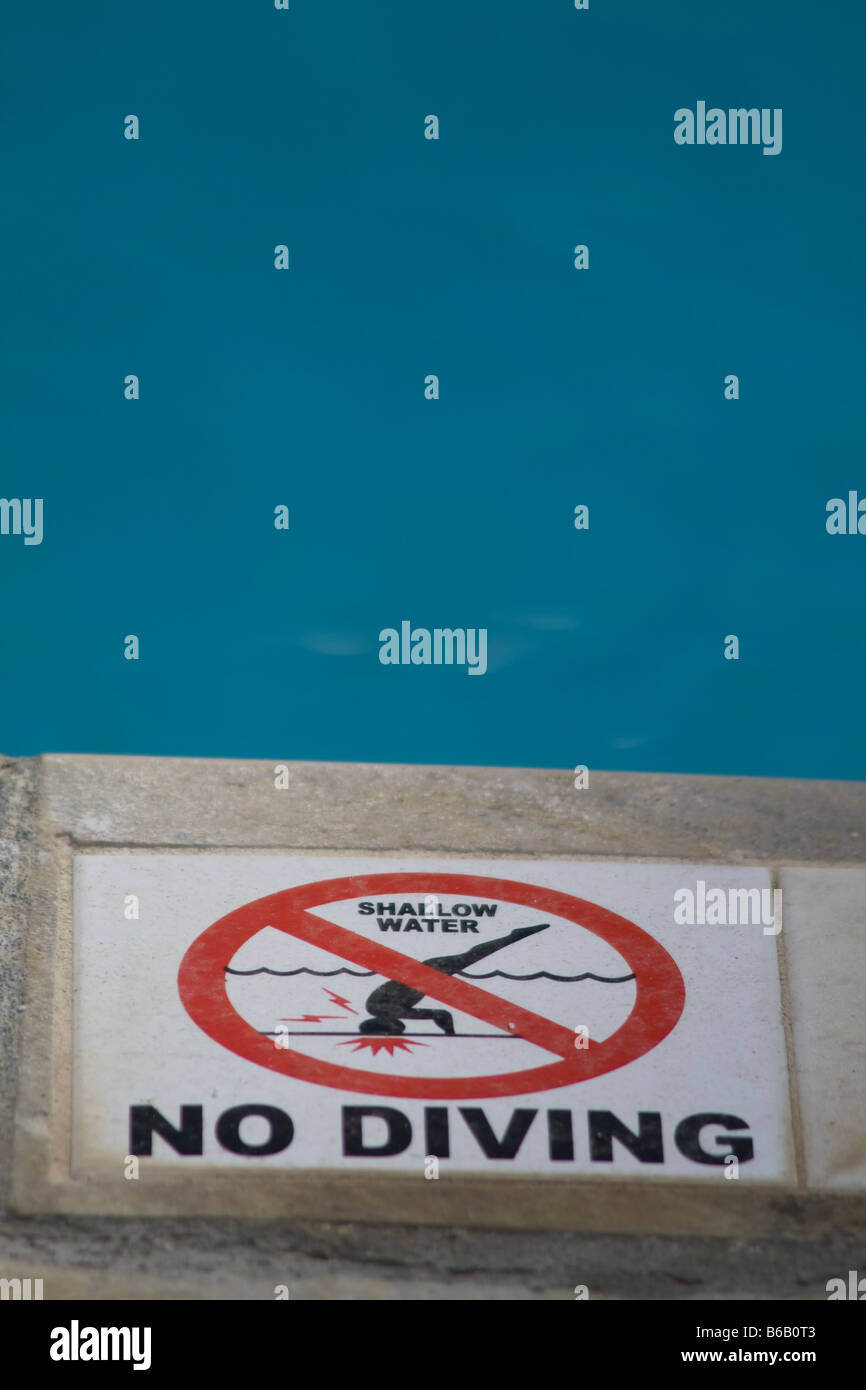 no diving - shallow water caution sign at edge of pool Stock Photo - Alamy