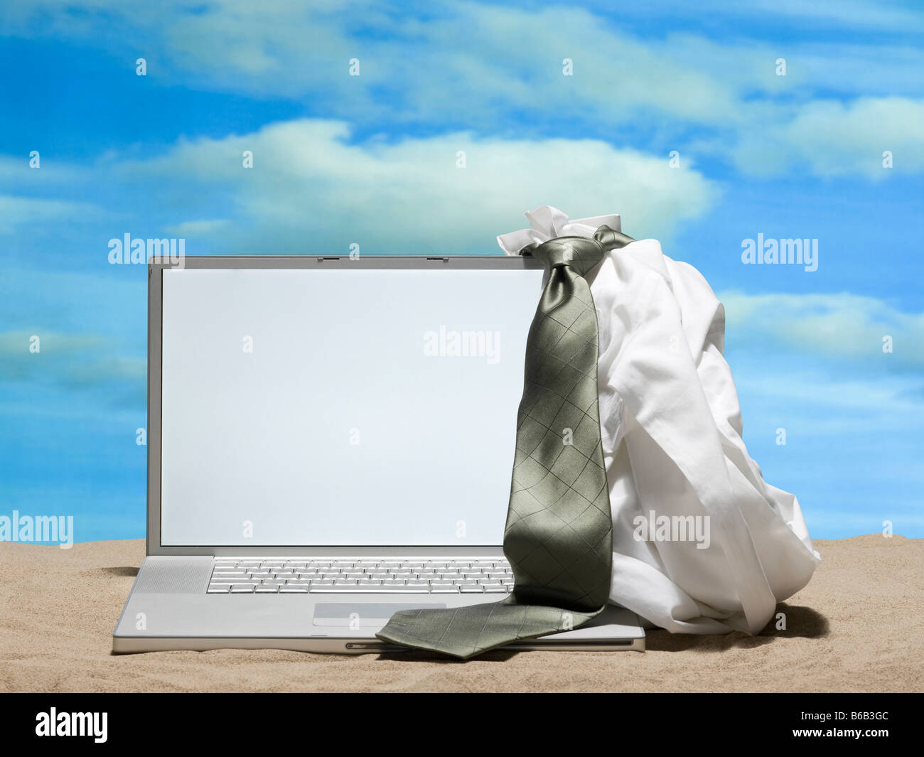 Beach laptop no people hi-res stock photography and images - Alamy