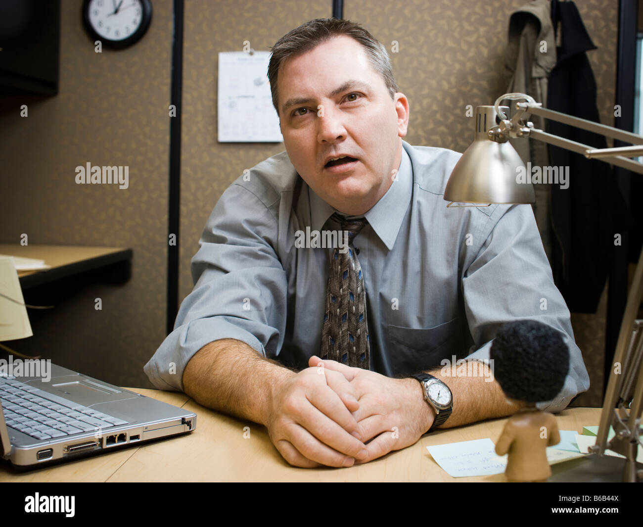 Bored office worker cubicle hi-res stock photography and images - Alamy