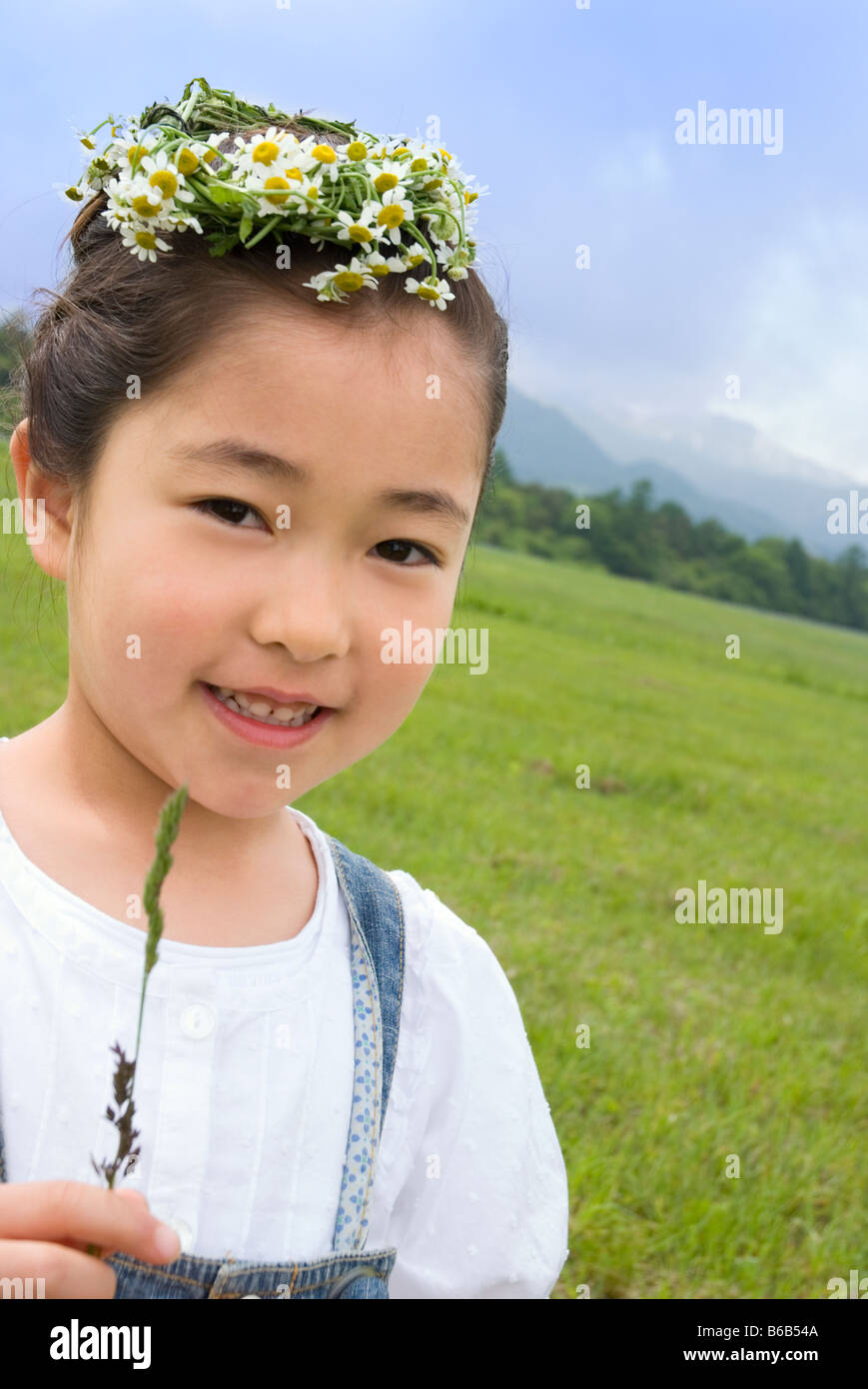Flower crown child hi-res stock photography and images - Alamy