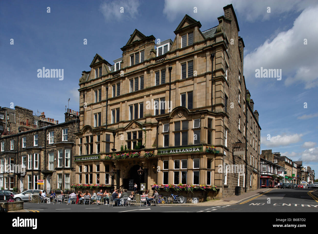 The alexandra pub hi-res stock photography and images - Alamy