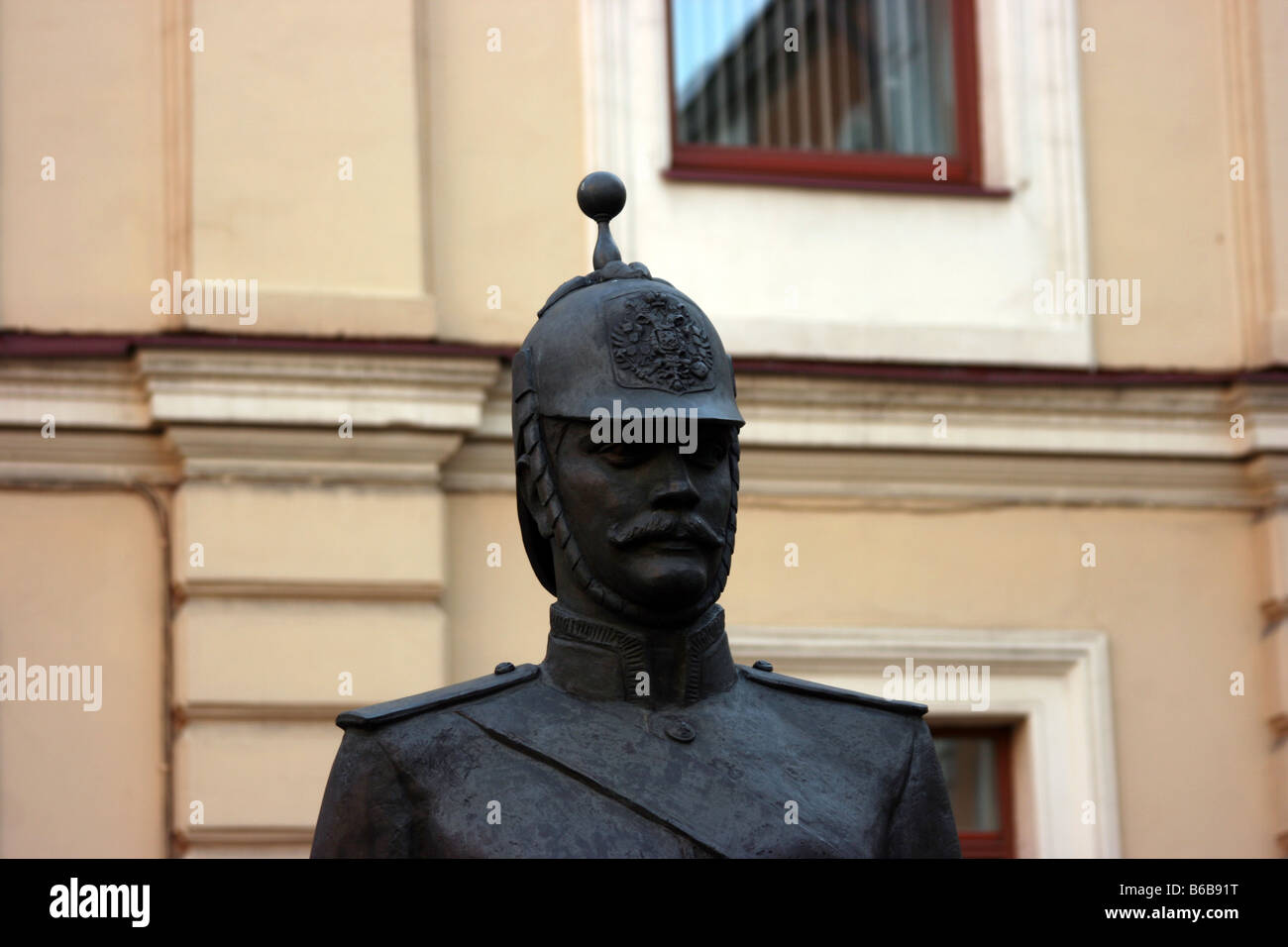 Statue of policeman hi-res stock photography and images - Alamy