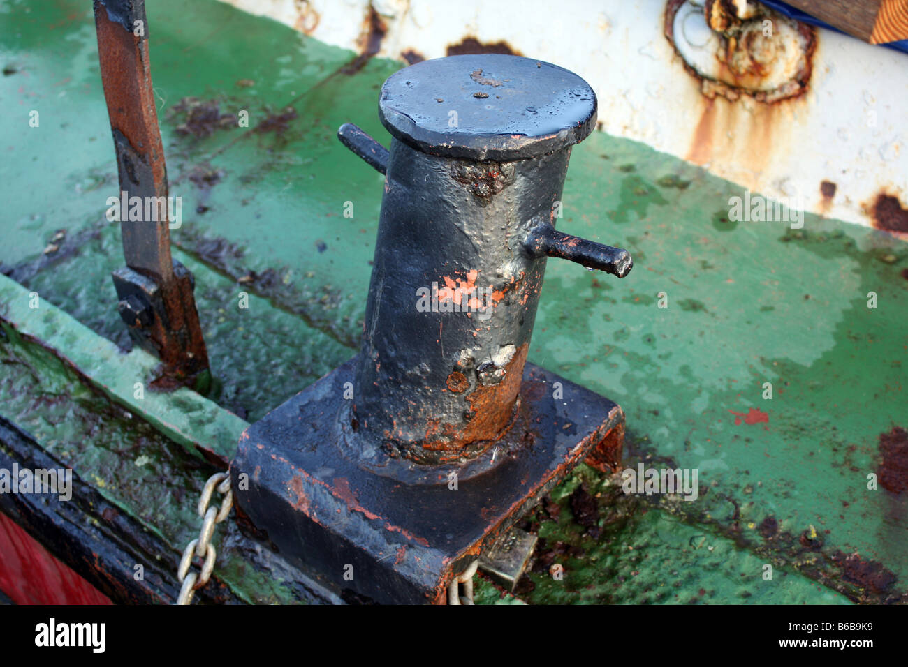 Rusty Iron Cleat Stock Photo - Alamy