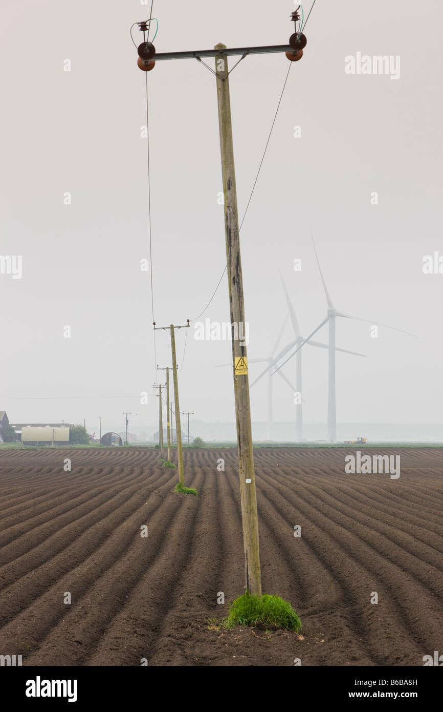 Leaning power poles hi-res stock photography and images - Alamy