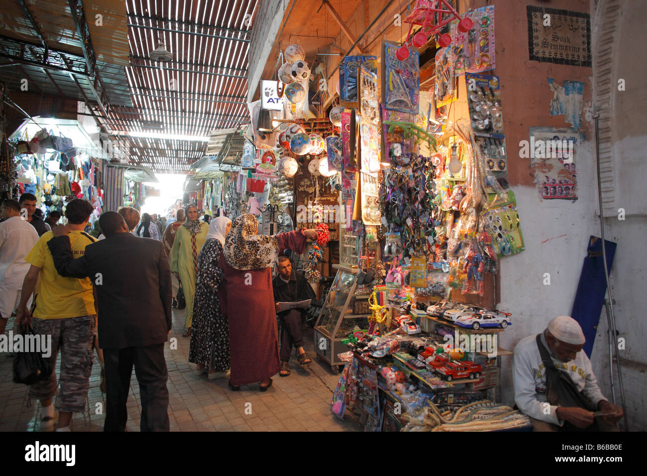 Marrakesh market people hi-res stock photography and images - Alamy