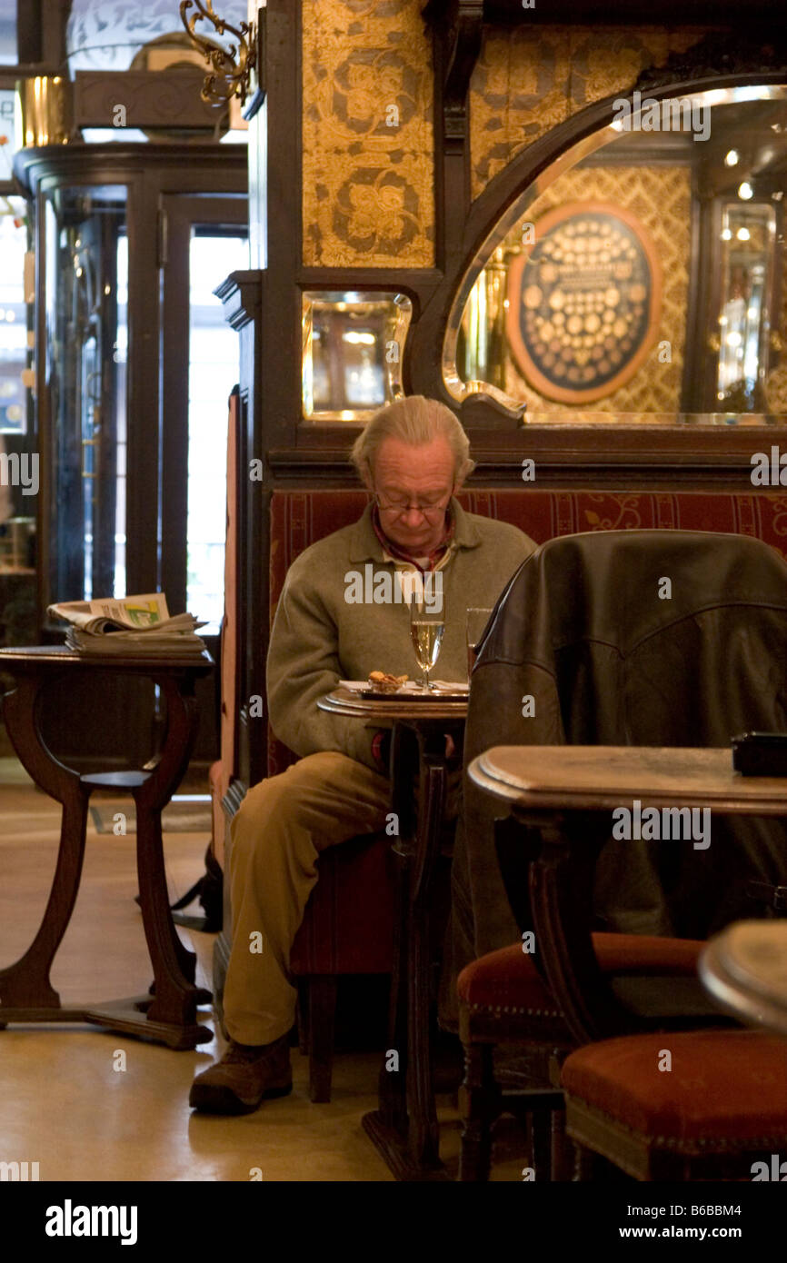 Cafe le cirio hi-res stock photography and images - Alamy