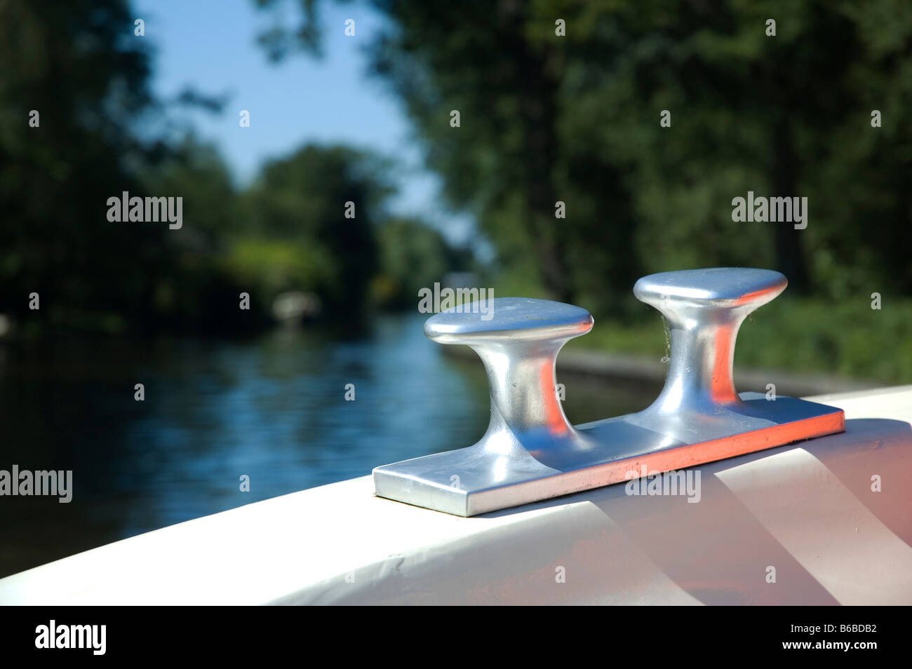 White ship cleat hi-res stock photography and images - Alamy