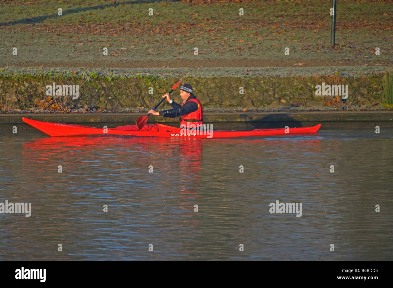 Canoe river thames hi-res stock photography and images - Alamy