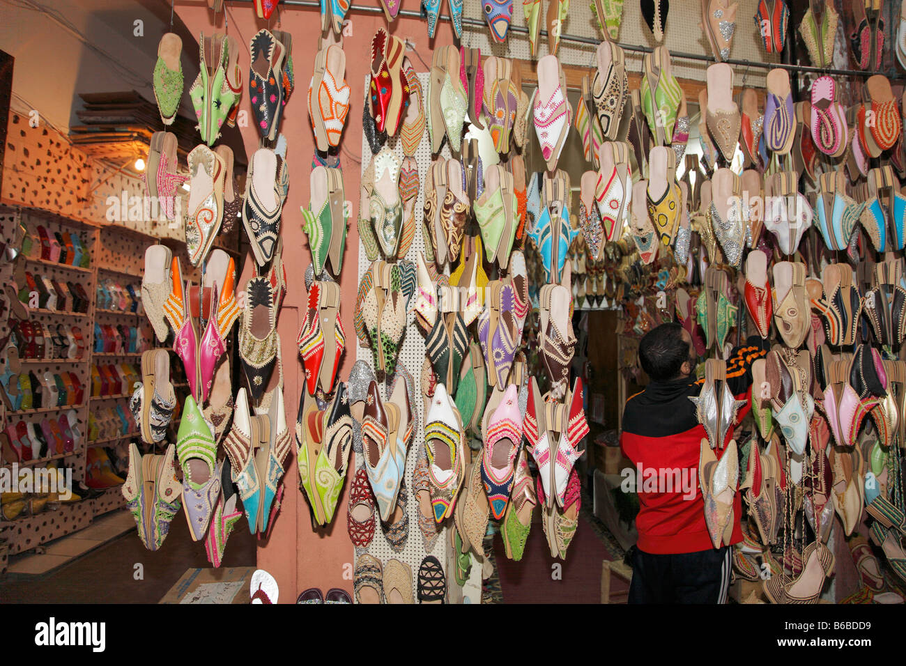 Shoes at market hi-res stock photography and images - Alamy