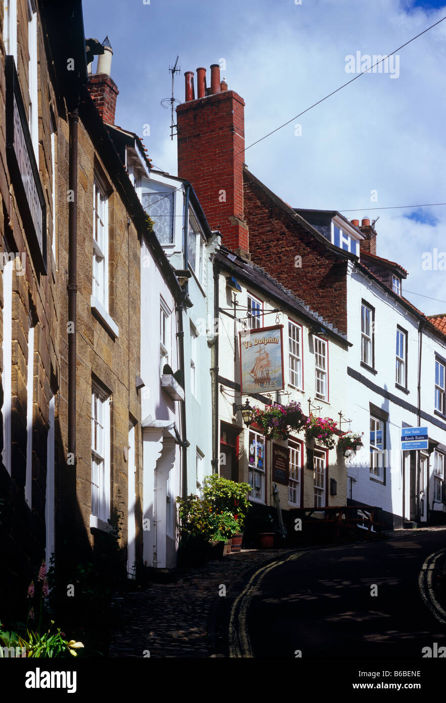 Houses and winding streets at Robin Hood's Bay, North Yorkshire Stock ...