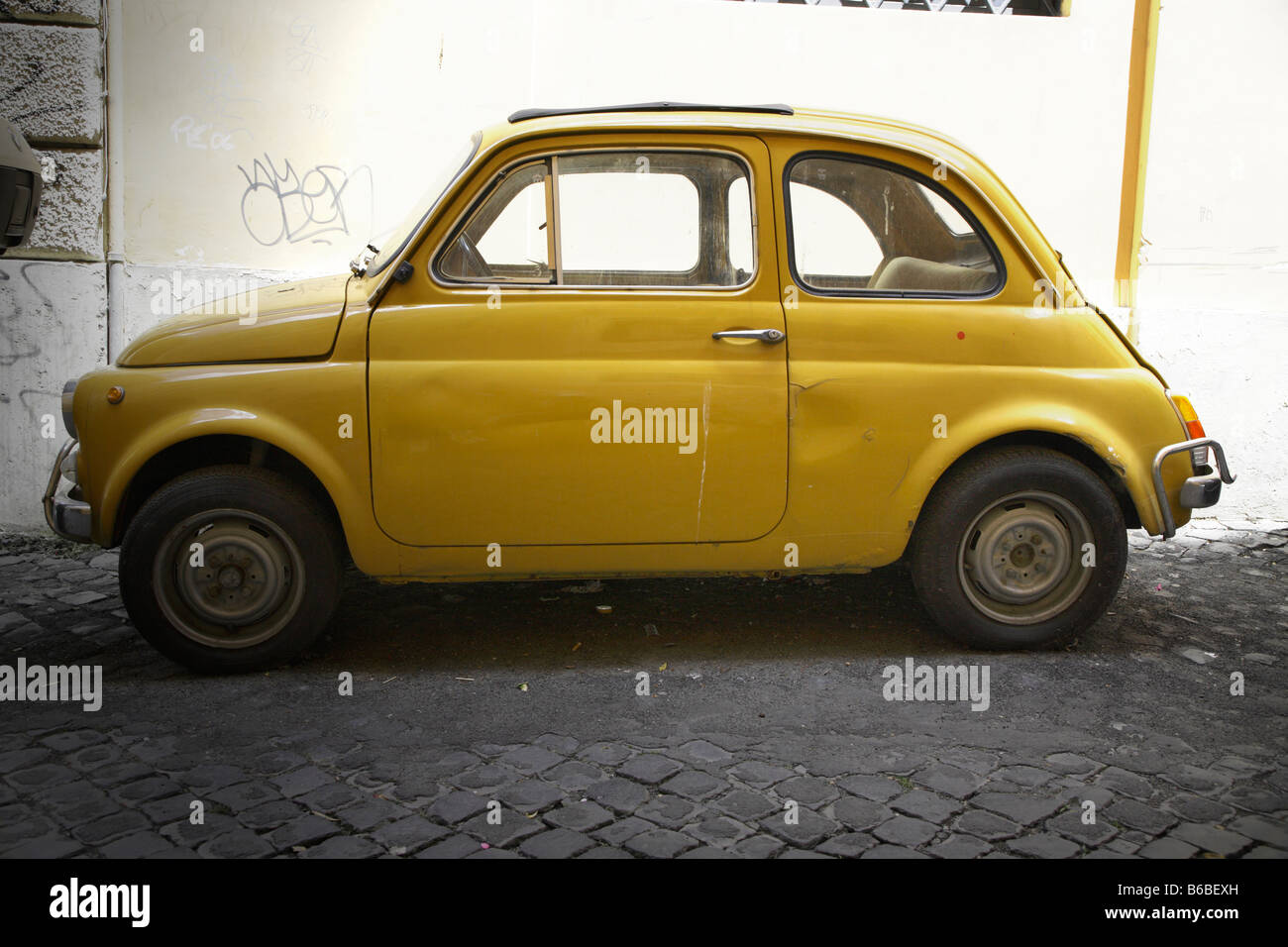 Yellow cinque cento 500 car Stock Photo - Alamy