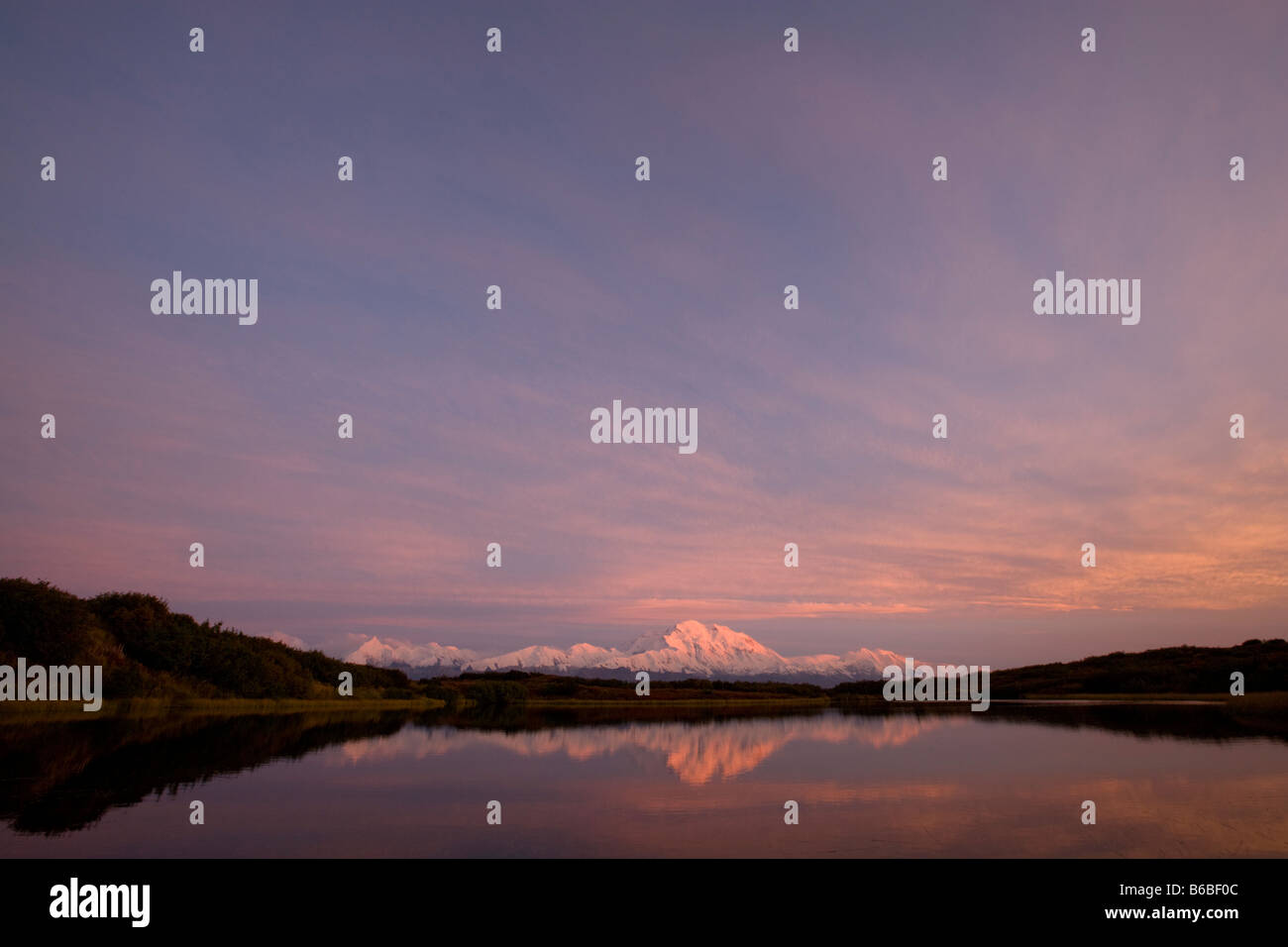 Denali reflection pond people hi-res stock photography and images - Alamy