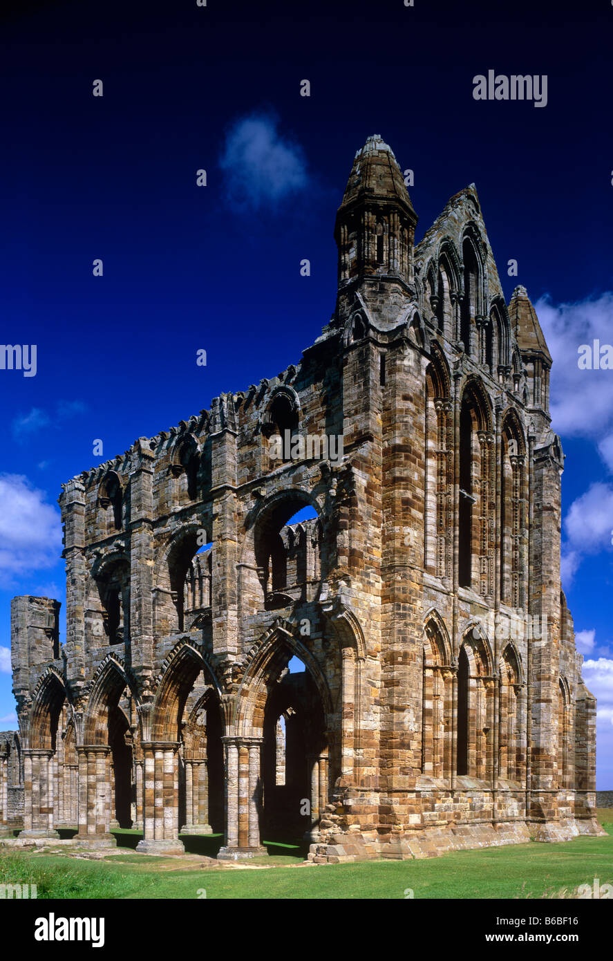 View of Whitby Abbey, Whitby, North Yorkshire Stock Photo - Alamy