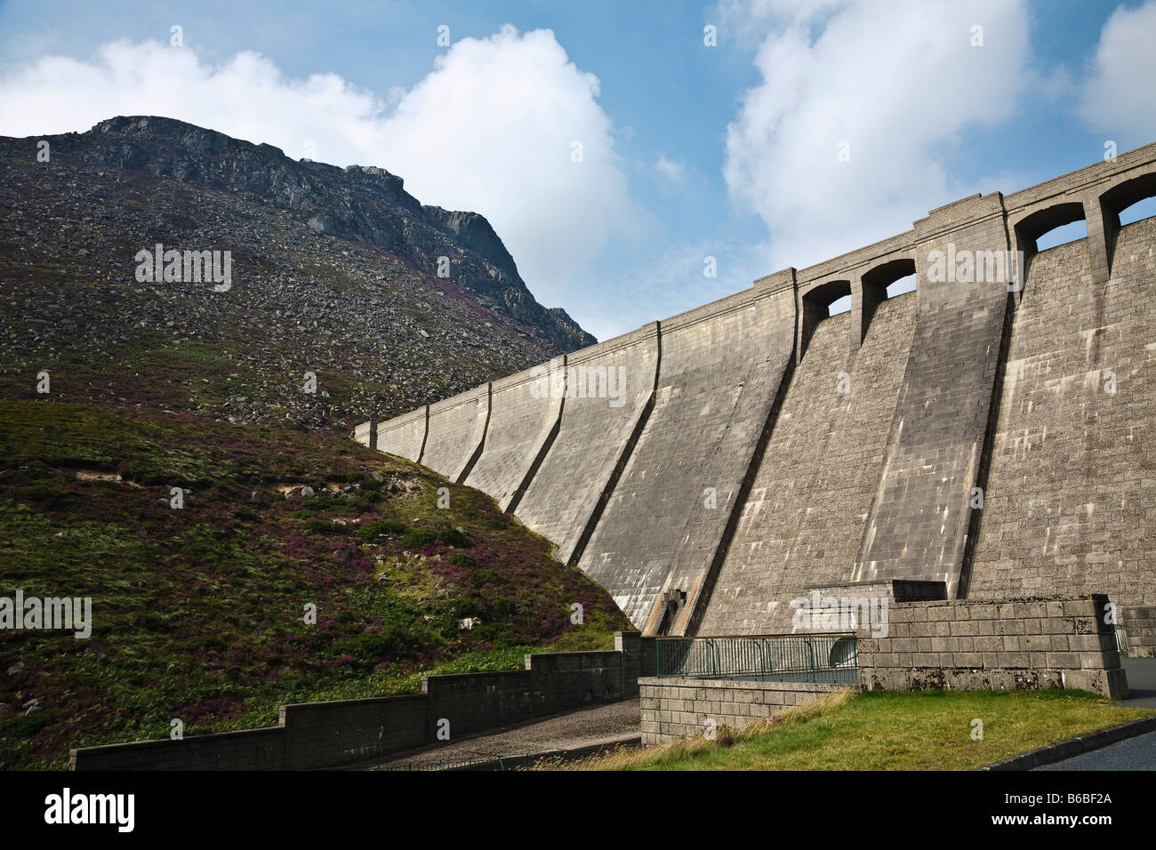 Ben Crom dam and Ben Crom Mountain, Silent Valley, Mourne Mountains ...