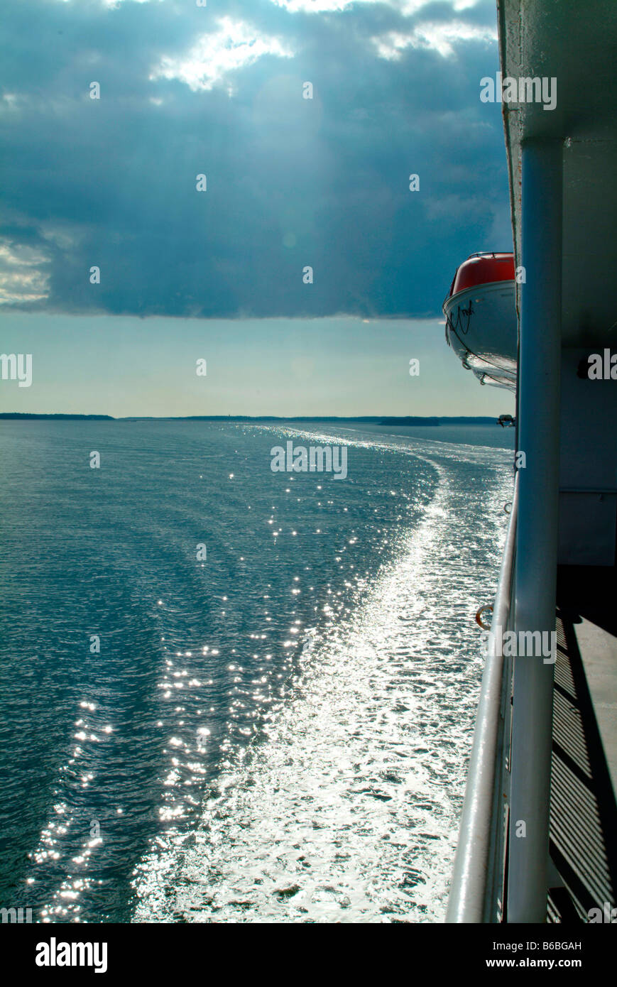 Wake from ship on surface of ocean Stock Photo - Alamy