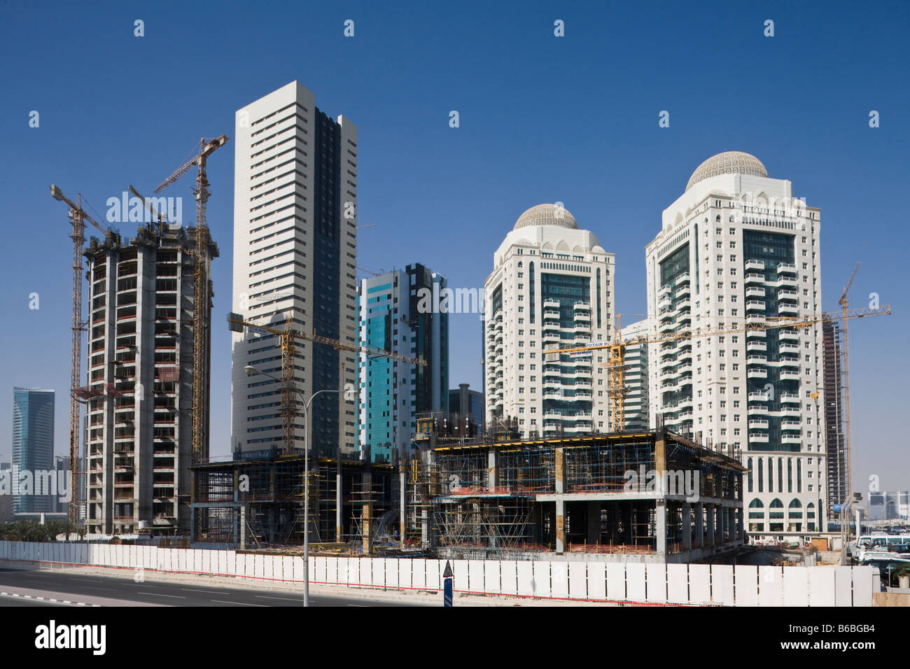 construction of highrise buildings in Doha, Qatar Stock Photo - Alamy