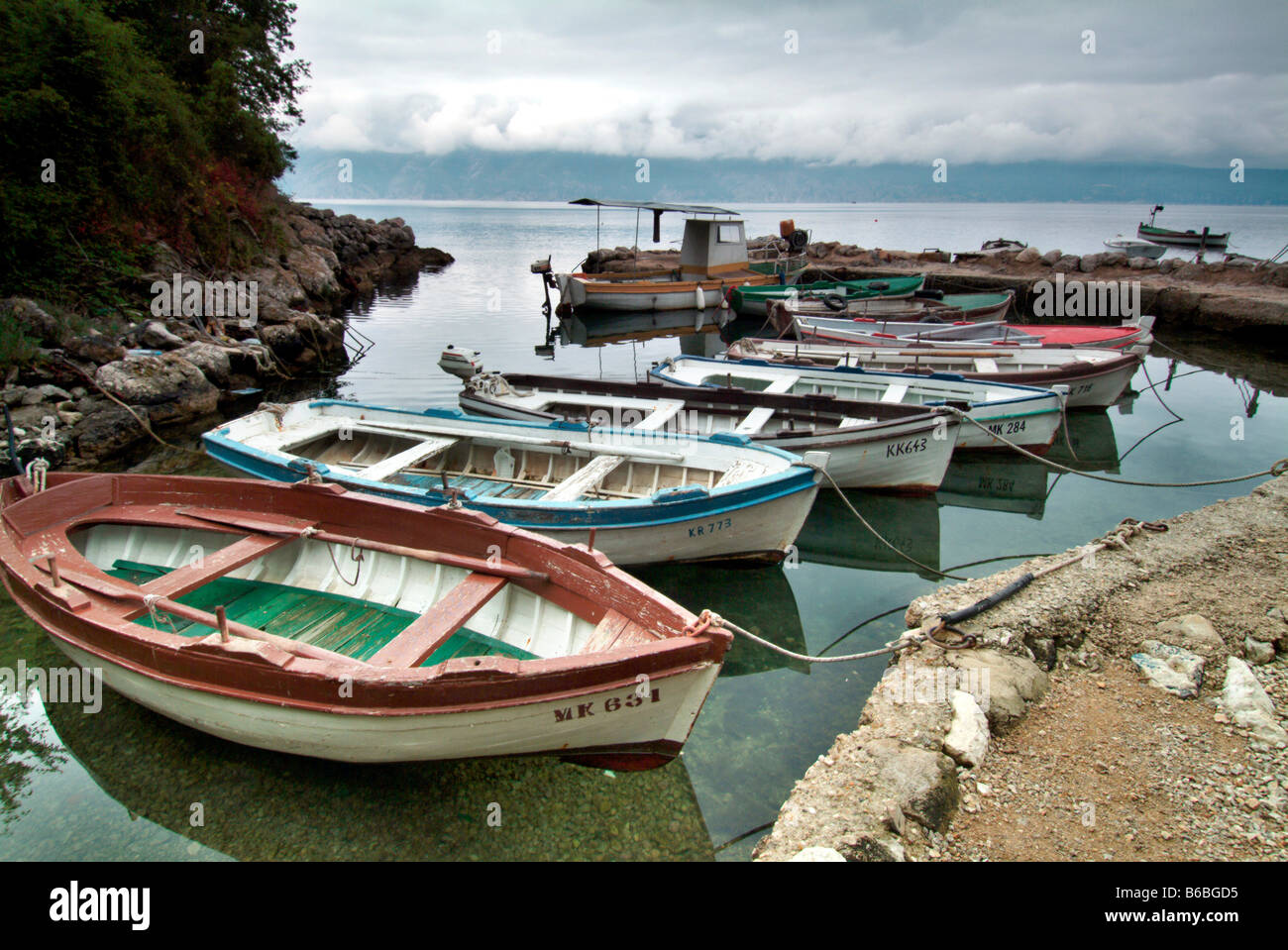 Pictures of harbours and boats hi-res stock photography and images - Alamy