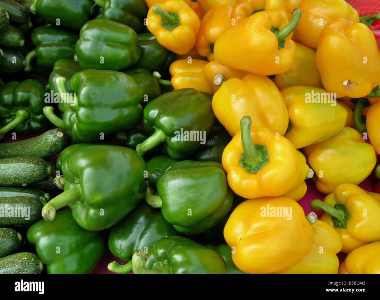 Green pepper plant pictures hi-res stock photography and images - Alamy
