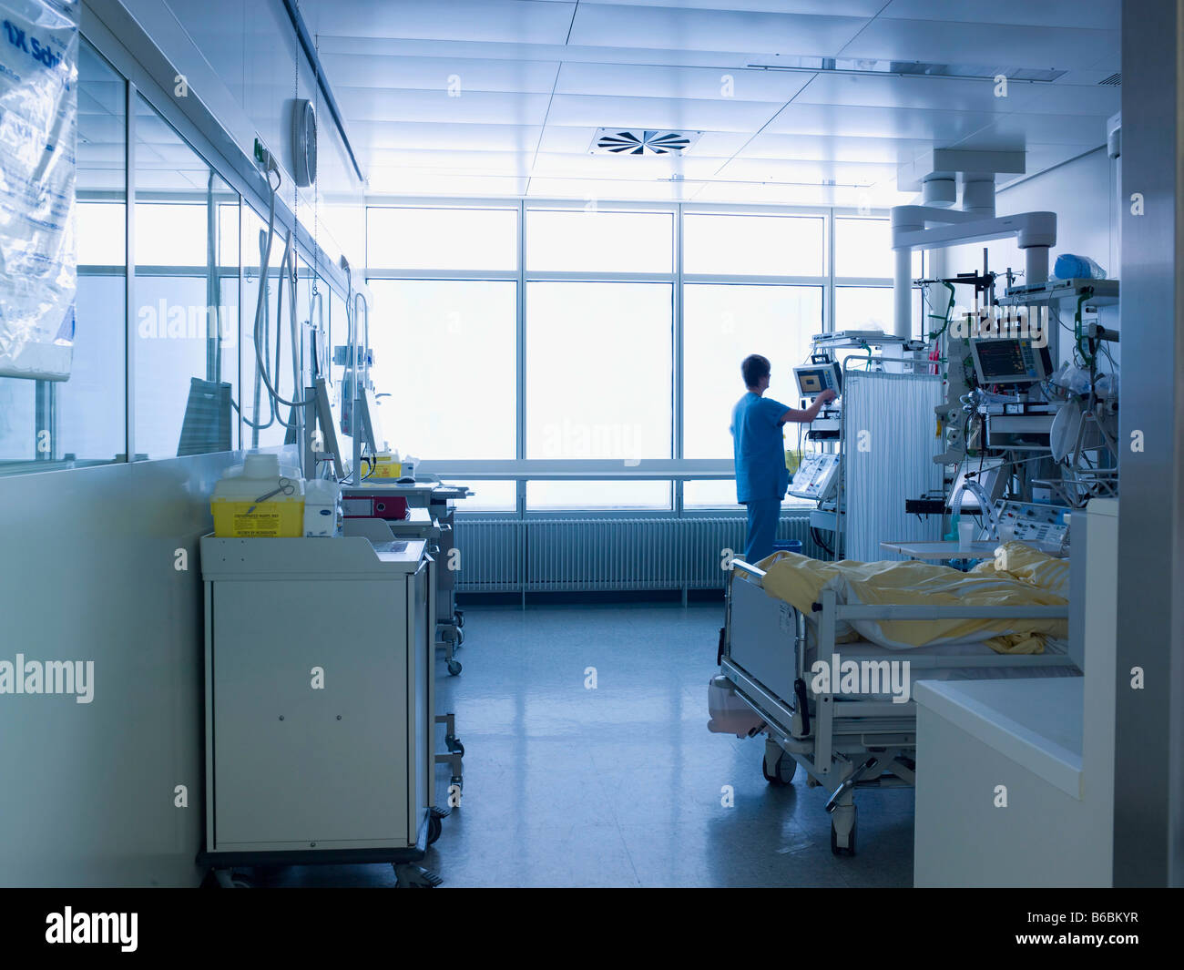 Doctor profile picture hi-res stock photography and images - Alamy