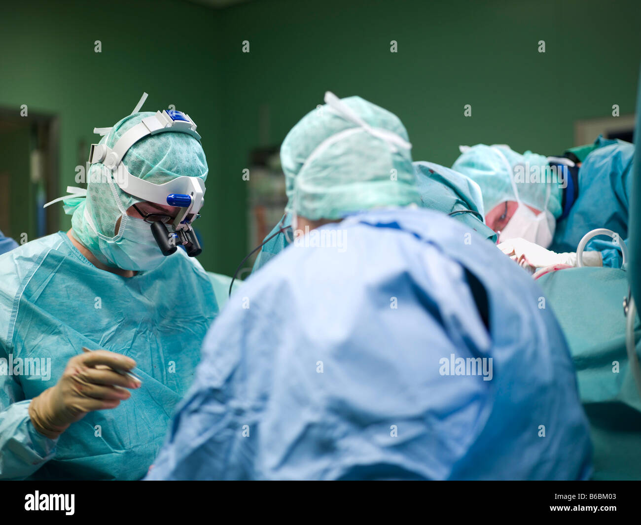 Photo of operating room table hi-res stock photography and images - Alamy