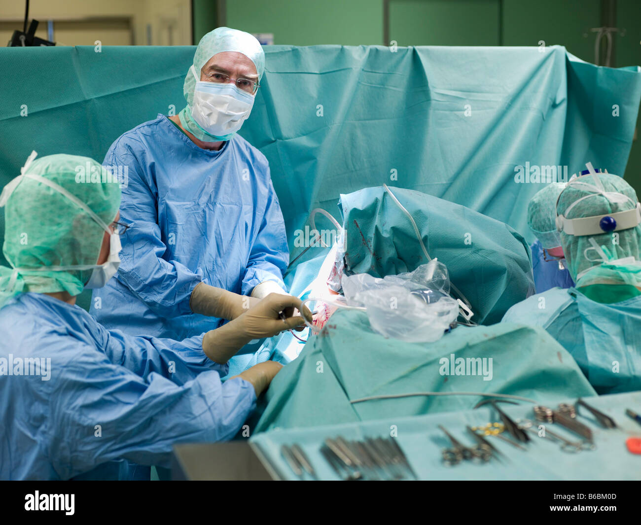 Surgeons performing operation in operating room Stock Photo - Alamy