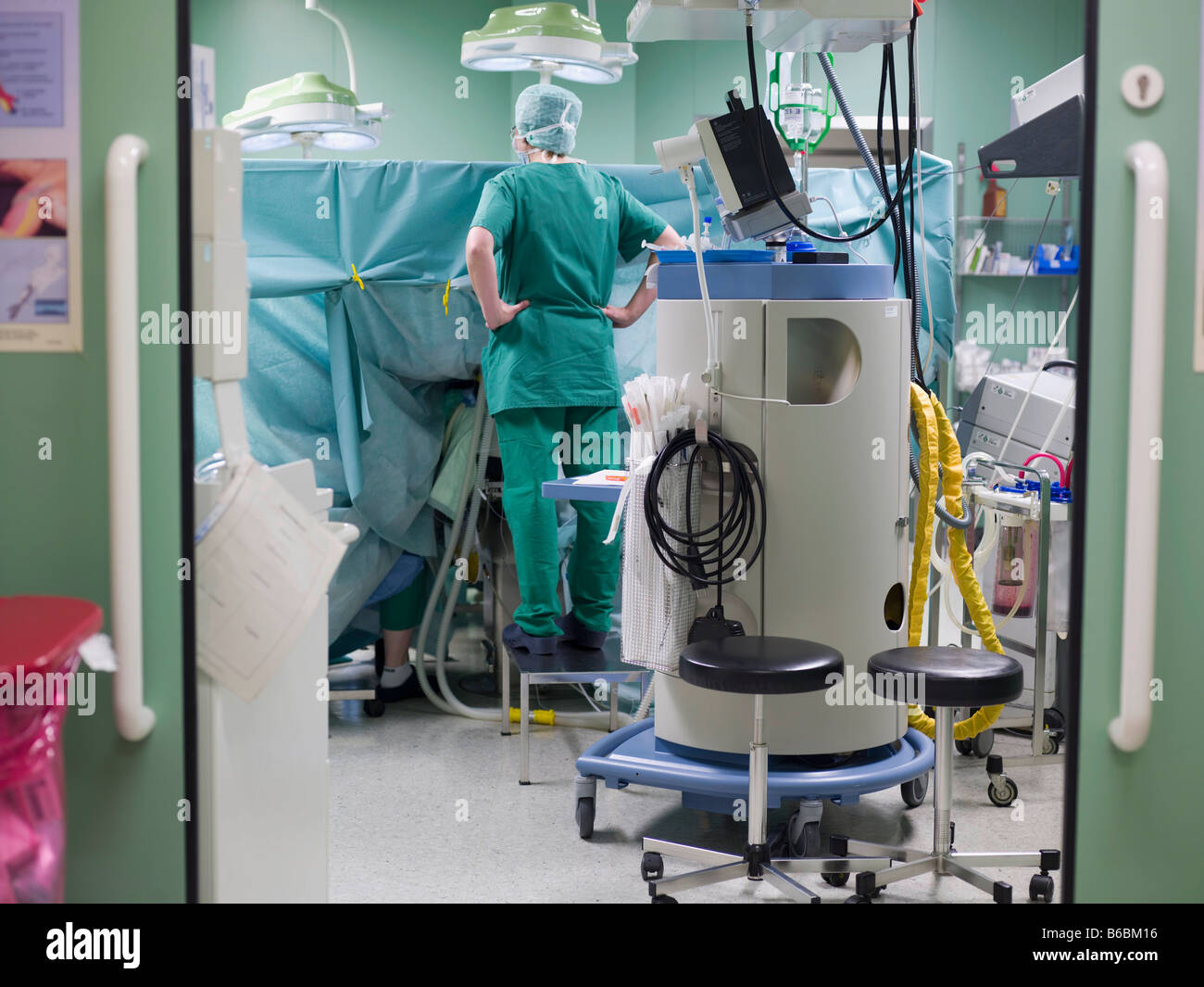 Surgeon standing in operating room Stock Photo - Alamy