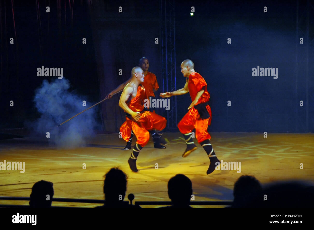 Kung fu performers of the Chinese state circus Stock Photo - Alamy