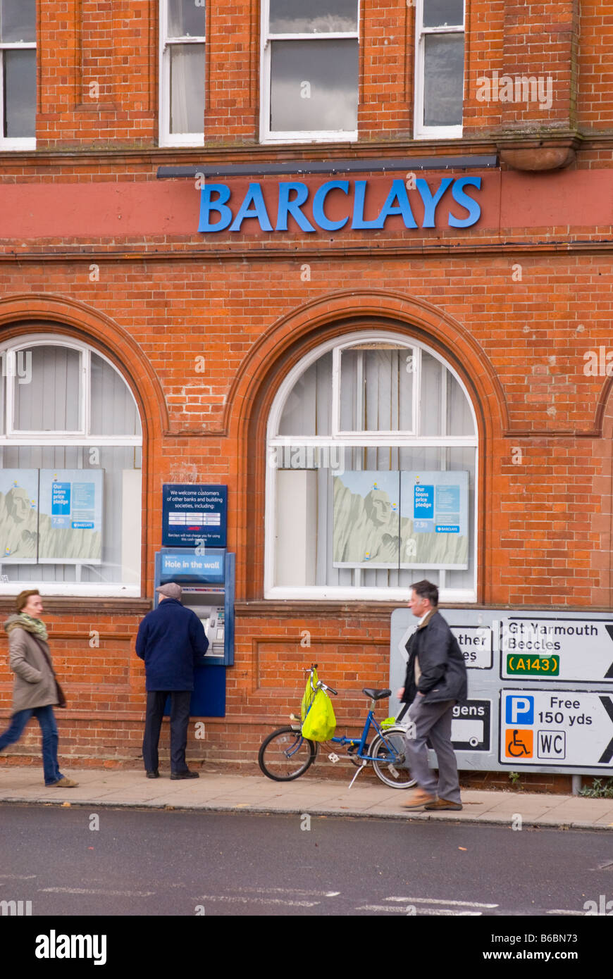 People At Cashpoint At Barclays Bank Stock Photo - Alamy